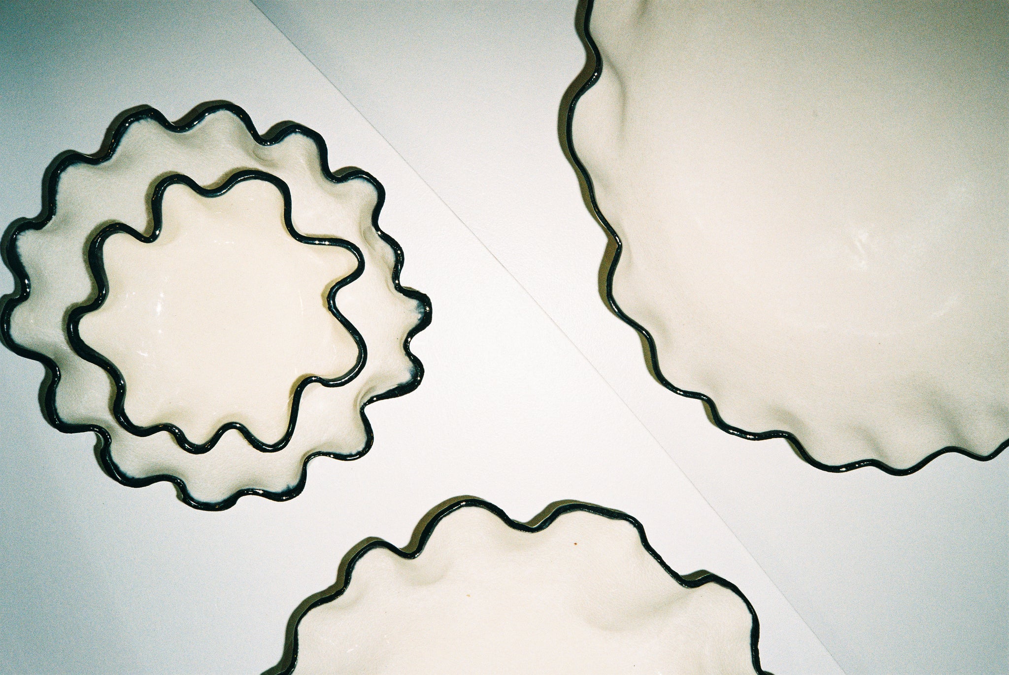 Rimmed Ruffle Dishes – Souvenir Studios